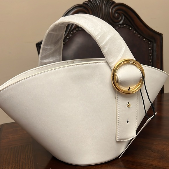 parisa wang | Bags | Parisa Wang Enchanted White Fan Bag White Bucket Top Handle Crossbody Bag ...
